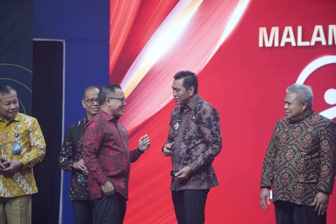 Muhammad Fadhil Arief Bupati Batang Hari Raih Penghargaan Visionary ...